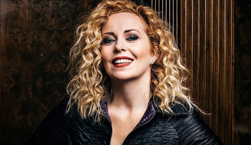 ANNEKE VAN GIERSBERGEN : En concert à Paris le 21 avril 2022 - Among ...